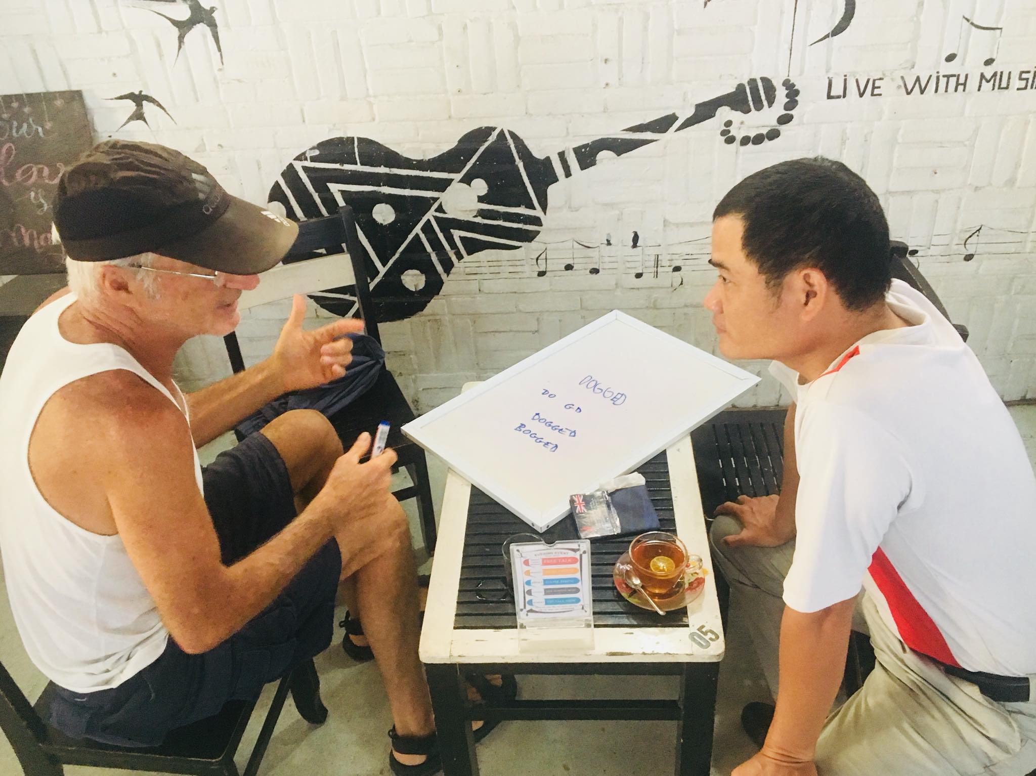 VƯƠN VAI VƯƠN TẦM TRÍ TUỆ