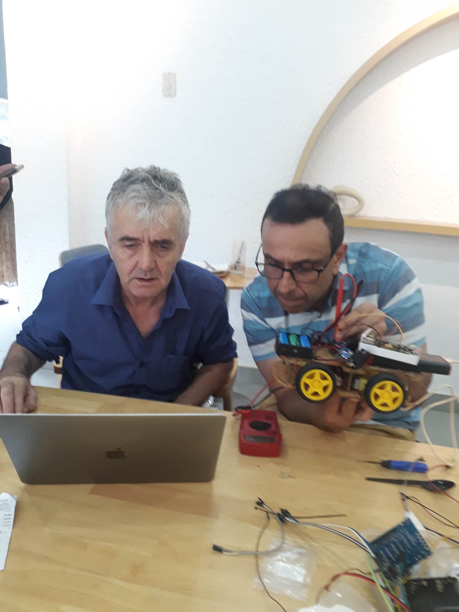 VƯƠN VAI VƯƠN TẦM TRÍ TUỆ